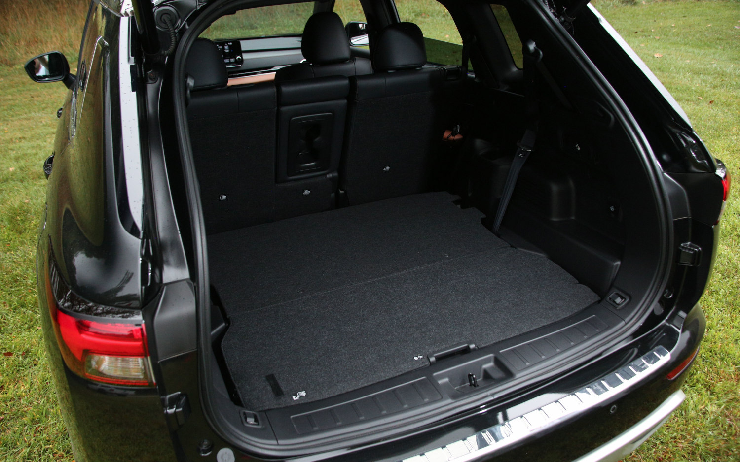 Mitsubishi Outlander PHEV SEL 2023 | SUV Drive